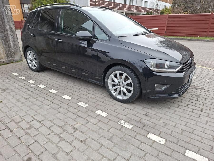 Black Volkswagen Golf Sportsvan 2015 in Klaipeda, with an engine capacity of 1.60 L and mileage of 238 thousand km for 7999 €, photo 1 on AUTOMOTO.COM.LV