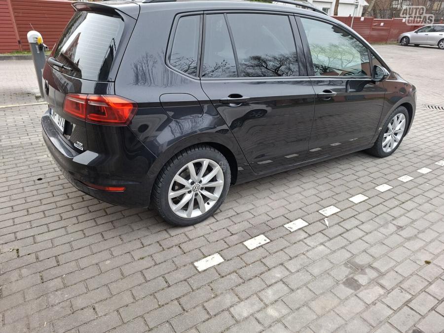 Black Volkswagen Golf Sportsvan 2015 in Klaipeda, with an engine capacity of 1.60 L and mileage of 238 thousand km for 7999 €, photo 5 on AUTOMOTO.COM.LV