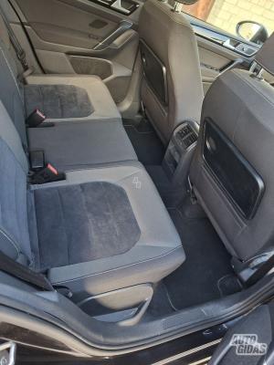 Black Volkswagen Golf Sportsvan 2015 in Klaipeda, with an engine capacity of 1.60 L and mileage of 238 thousand km for 7999 €, photo 12 on AUTOMOTO.COM.LV