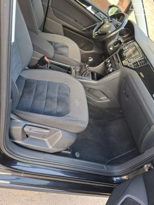 Black Volkswagen Golf Sportsvan 2015 in Klaipeda, with an engine capacity of 1.60 L and mileage of 238 thousand km for 7999 €, photo 13 on AUTOMOTO.COM.LV