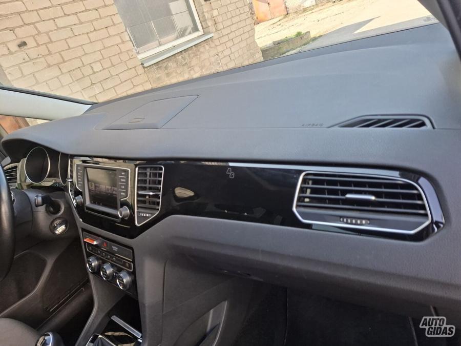Black Volkswagen Golf Sportsvan 2015 in Klaipeda, with an engine capacity of 1.60 L and mileage of 238 thousand km for 7999 €, photo 15 on AUTOMOTO.COM.LV