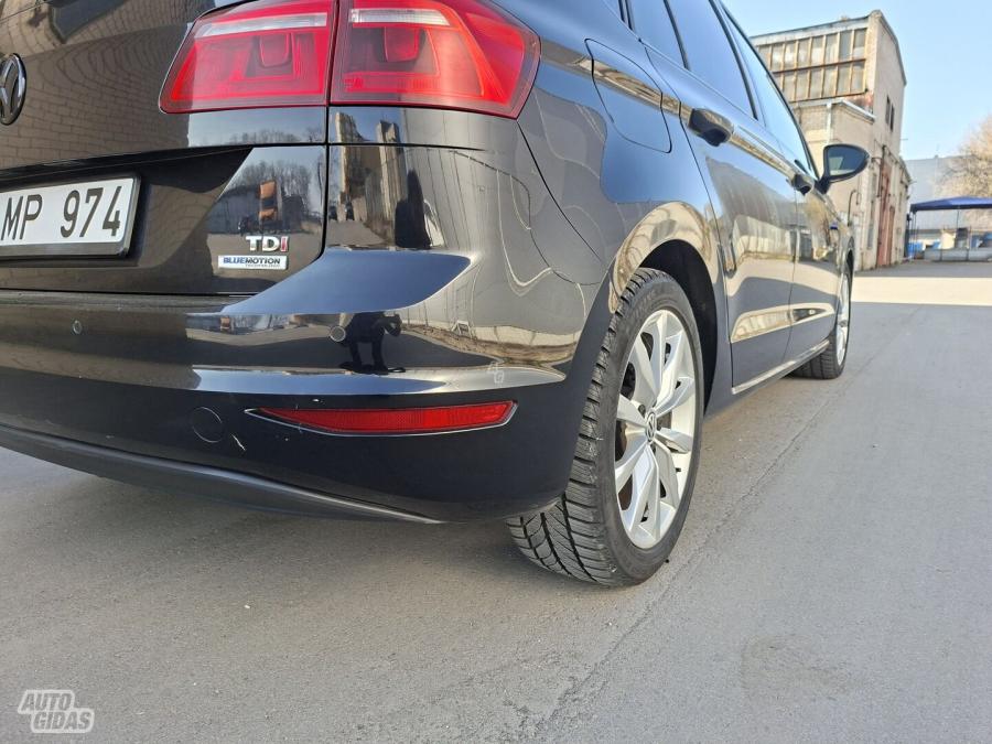 Black Volkswagen Golf Sportsvan 2015 in Klaipeda, with an engine capacity of 1.60 L and mileage of 238 thousand km for 7999 €, photo 26 on AUTOMOTO.COM.LV