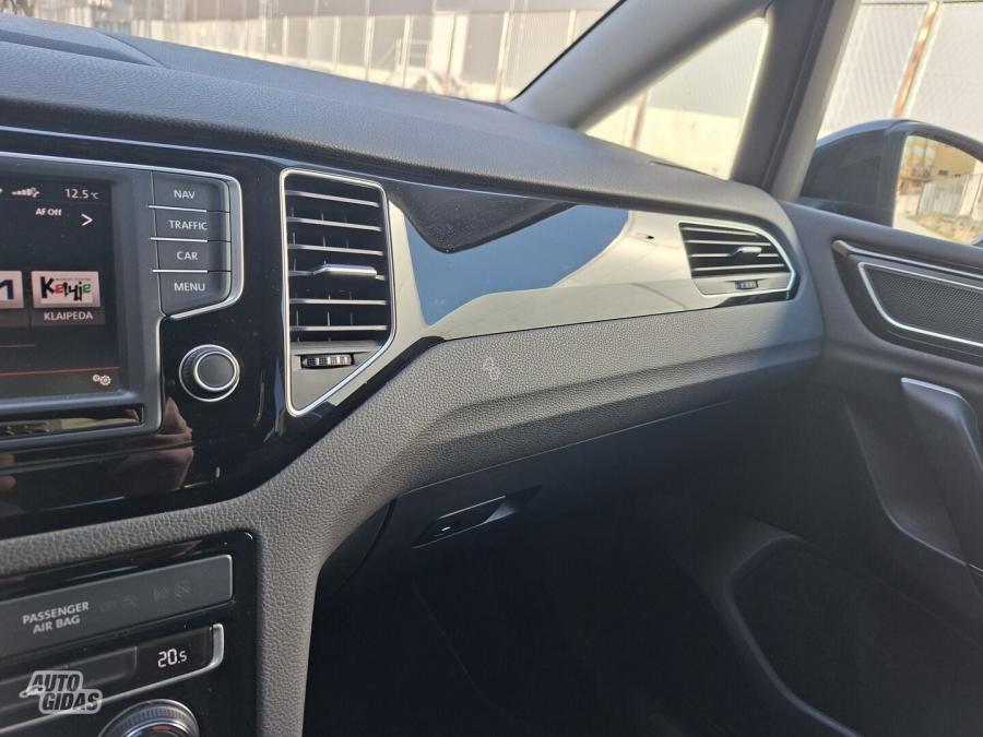 Black Volkswagen Golf Sportsvan 2015 in Klaipeda, with an engine capacity of 1.60 L and mileage of 238 thousand km for 7999 €, photo 32 on AUTOMOTO.COM.LV
