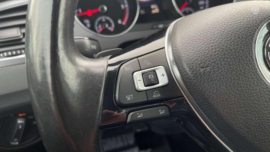 Melns Volkswagen Golf Sportsvan 2015 Marijampole, ar dzinēja tilpumu 1.60 L un nobraukumu 293 tūkst. km par 6990 €, foto 28 vietnē AUTOMOTO.COM.LV