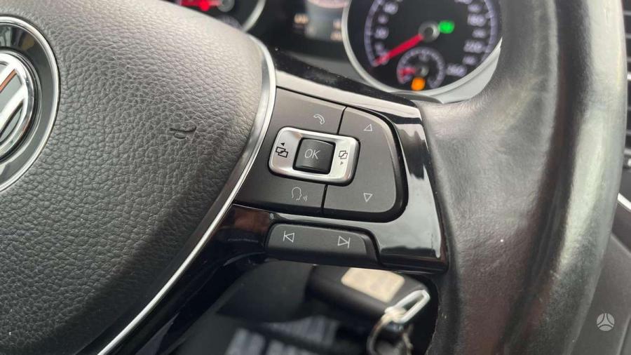 Melns Volkswagen Golf Sportsvan 2015 Marijampole, ar dzinēja tilpumu 1.60 L un nobraukumu 293 tūkst. km par 6990 €, foto 29 vietnē AUTOMOTO.COM.LV