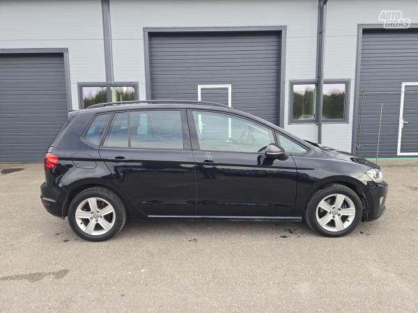 Black Volkswagen Golf Sportsvan 2016 in Utena, with an engine capacity of 1.60 L and mileage of 236 thousand km for 6950 €, photo 6 on AUTOMOTO.COM.LV