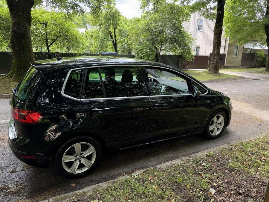 Melns Volkswagen Golf Sportsvan 2017 Kauņa, ar dzinēja tilpumu 1.60 L un nobraukumu 135 tūkst. km par 9000 €, foto 5 vietnē AUTOMOTO.COM.LV