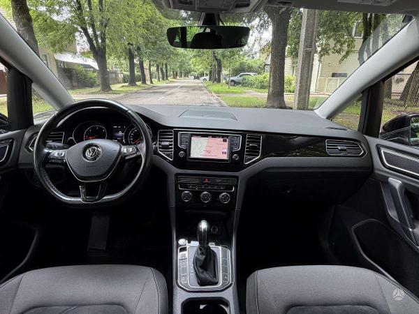 Melns Volkswagen Golf Sportsvan 2017 Kauņa, ar dzinēja tilpumu 1.60 L un nobraukumu 135 tūkst. km par 9000 €, foto 5 vietnē AUTOMOTO.COM.LV
