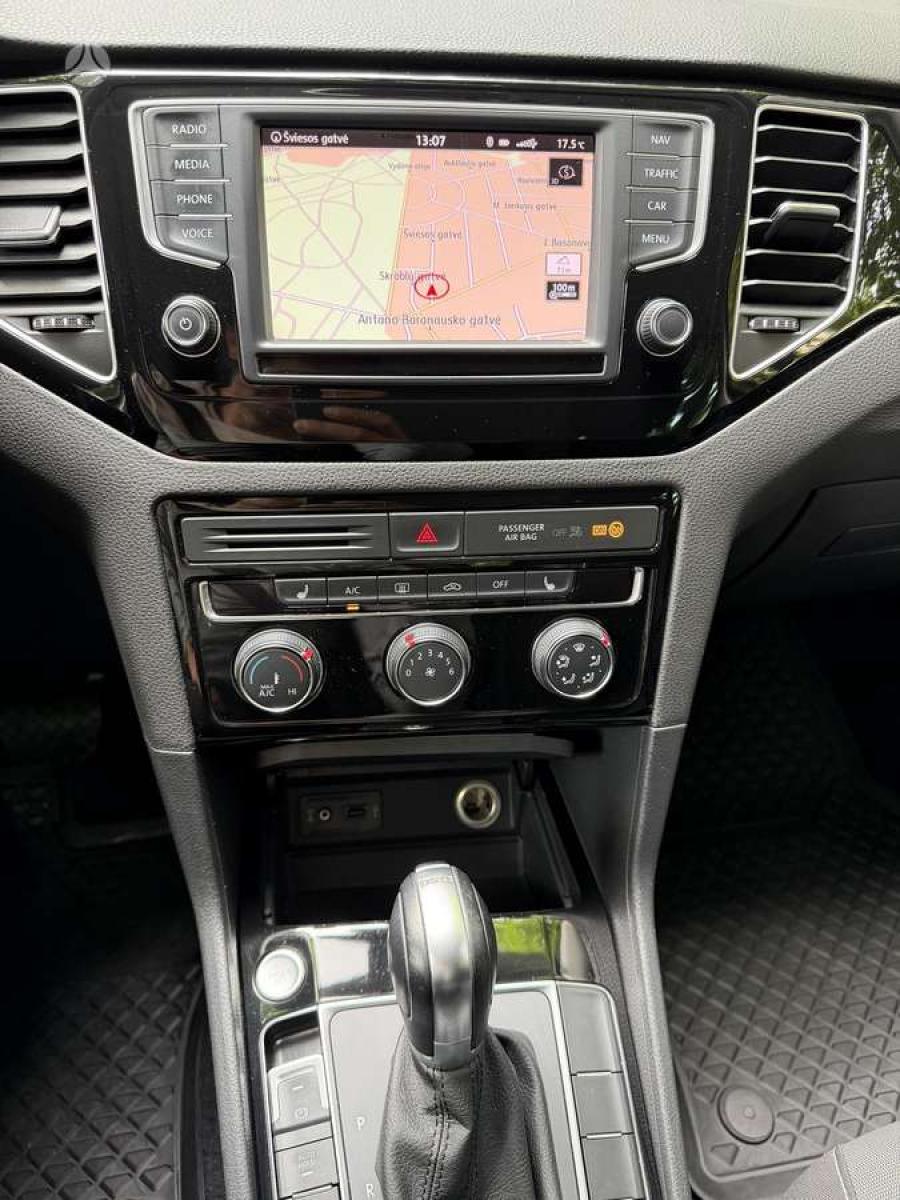 Melns Volkswagen Golf Sportsvan 2017 Kauņa, ar dzinēja tilpumu 1.60 L un nobraukumu 135 tūkst. km par 9000 €, foto 9 vietnē AUTOMOTO.COM.LV
