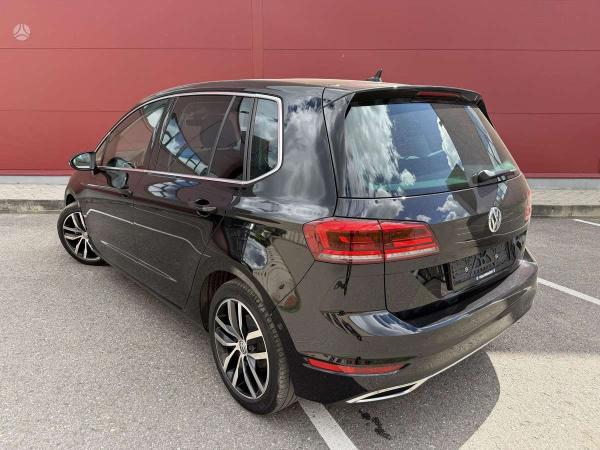 Black Volkswagen Golf Sportsvan 2018 in Kaunas, with an engine capacity of 1.50 L and mileage of 240 thousand km for 10450 €, photo 3 on AUTOMOTO.COM.LV