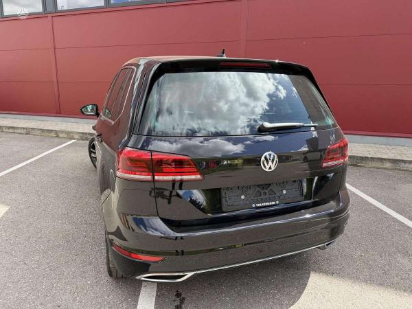 Black Volkswagen Golf Sportsvan 2018 in Kaunas, with an engine capacity of 1.50 L and mileage of 240 thousand km for 10450 €, photo 4 on AUTOMOTO.COM.LV