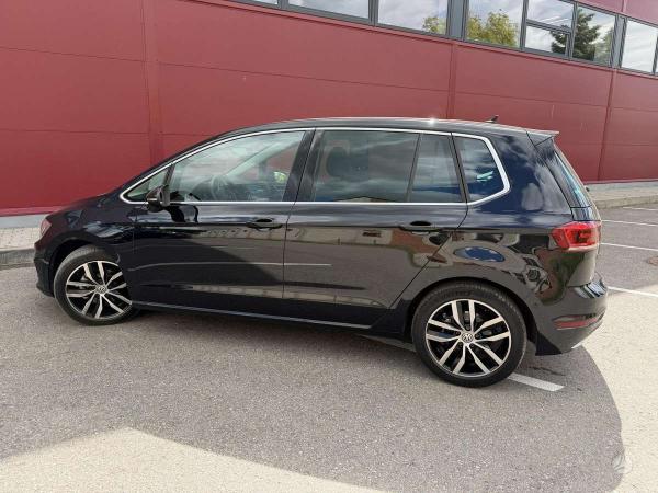 Black Volkswagen Golf Sportsvan 2018 in Kaunas, with an engine capacity of 1.50 L and mileage of 240 thousand km for 10450 €, photo 5 on AUTOMOTO.COM.LV