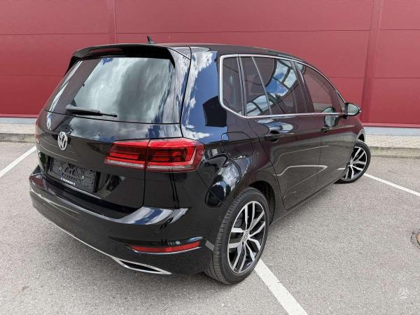Black Volkswagen Golf Sportsvan 2018 in Kaunas, with an engine capacity of 1.50 L and mileage of 240 thousand km for 10450 €, photo 8 on AUTOMOTO.COM.LV