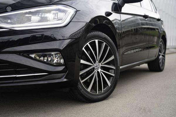 Black Volkswagen Golf Sportsvan 2019 in Vilnius, with an engine capacity of 1.50 L and mileage of 105 thousand km for 16850 €, photo 14 on AUTOMOTO.COM.LV