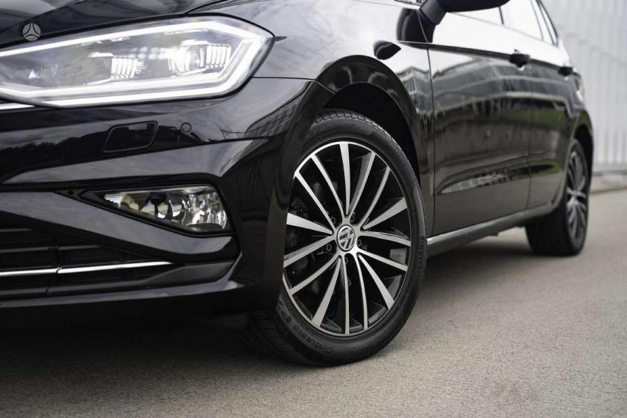 Black Volkswagen Golf Sportsvan 2019 in Vilnius, with an engine capacity of 1.50 L and mileage of 105 thousand km for 16850 €, photo 14 on AUTOMOTO.COM.LV