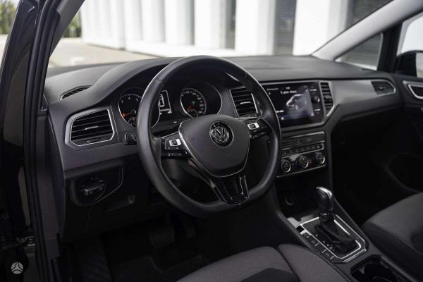 Black Volkswagen Golf Sportsvan 2019 in Vilnius, with an engine capacity of 1.50 L and mileage of 105 thousand km for 16850 €, photo 19 on AUTOMOTO.COM.LV