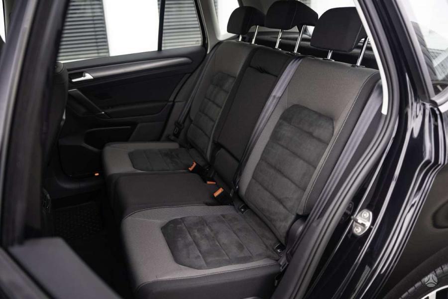 Black Volkswagen Golf Sportsvan 2019 in Vilnius, with an engine capacity of 1.50 L and mileage of 105 thousand km for 16850 €, photo 20 on AUTOMOTO.COM.LV