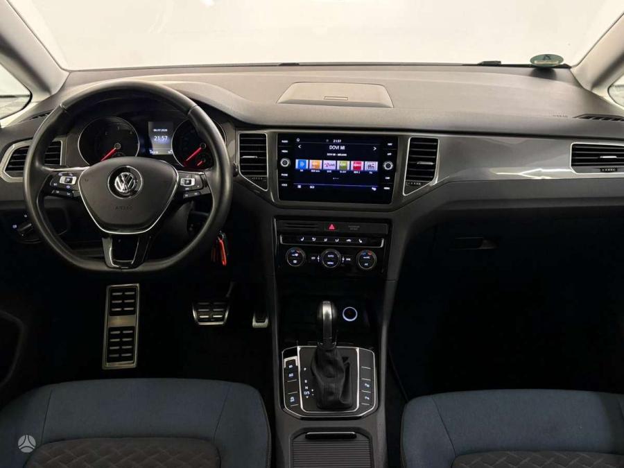 Black Volkswagen Golf Sportsvan 2019 in Marijampole, with an engine capacity of 1.60 L and mileage of 195 thousand km for 11999 €, photo 5 on AUTOMOTO.COM.LV