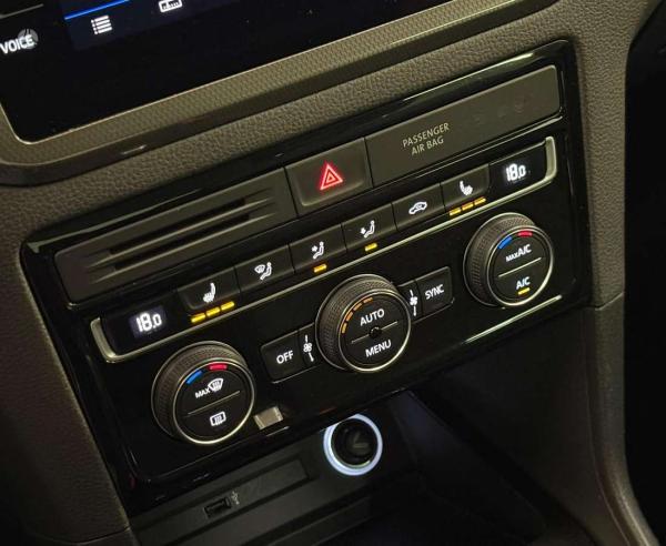 Black Volkswagen Golf Sportsvan 2019 in Marijampole, with an engine capacity of 1.60 L and mileage of 195 thousand km for 11999 €, photo 6 on AUTOMOTO.COM.LV