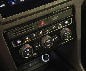 Black Volkswagen Golf Sportsvan 2019 in Marijampole, with an engine capacity of 1.60 L and mileage of 195 thousand km for 11999 €, photo 7 on AUTOMOTO.COM.LV