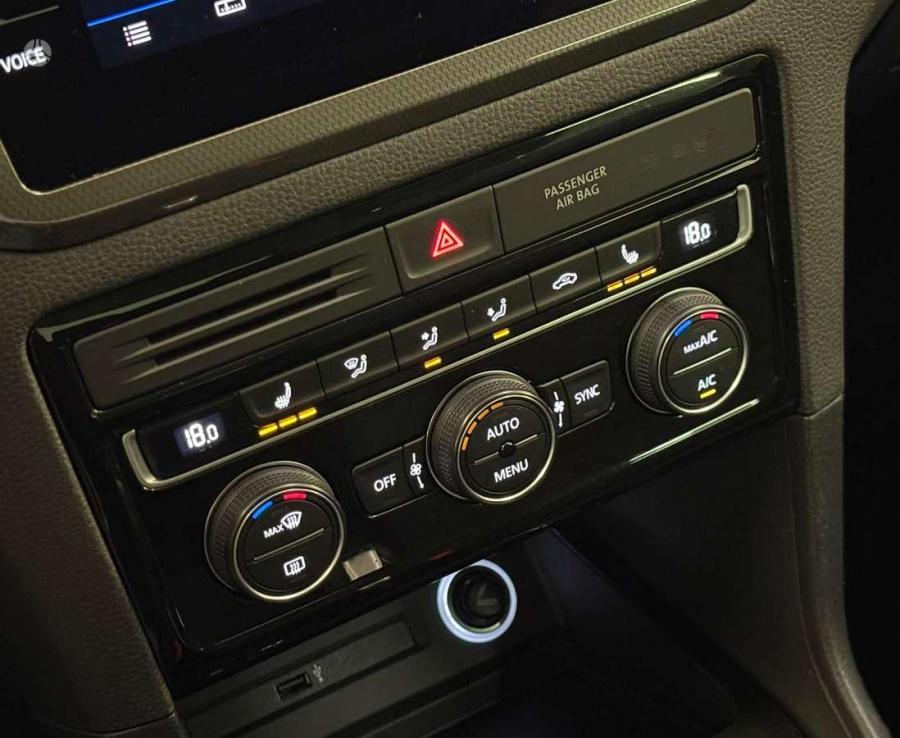 Black Volkswagen Golf Sportsvan 2019 in Marijampole, with an engine capacity of 1.60 L and mileage of 195 thousand km for 11999 €, photo 7 on AUTOMOTO.COM.LV
