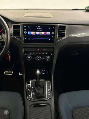 Black Volkswagen Golf Sportsvan 2019 in Marijampole, with an engine capacity of 1.60 L and mileage of 195 thousand km for 11999 €, photo 10 on AUTOMOTO.COM.LV