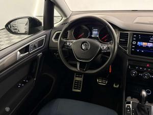 Black Volkswagen Golf Sportsvan 2019 in Marijampole, with an engine capacity of 1.60 L and mileage of 195 thousand km for 11999 €, photo 19 on AUTOMOTO.COM.LV