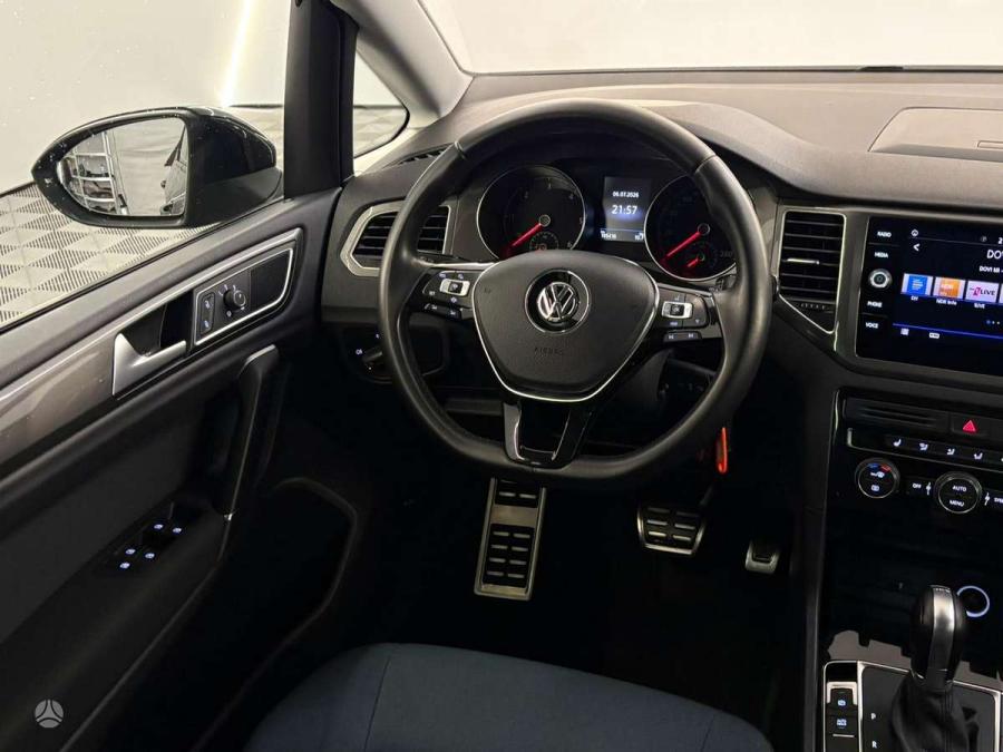 Black Volkswagen Golf Sportsvan 2019 in Marijampole, with an engine capacity of 1.60 L and mileage of 195 thousand km for 11999 €, photo 19 on AUTOMOTO.COM.LV