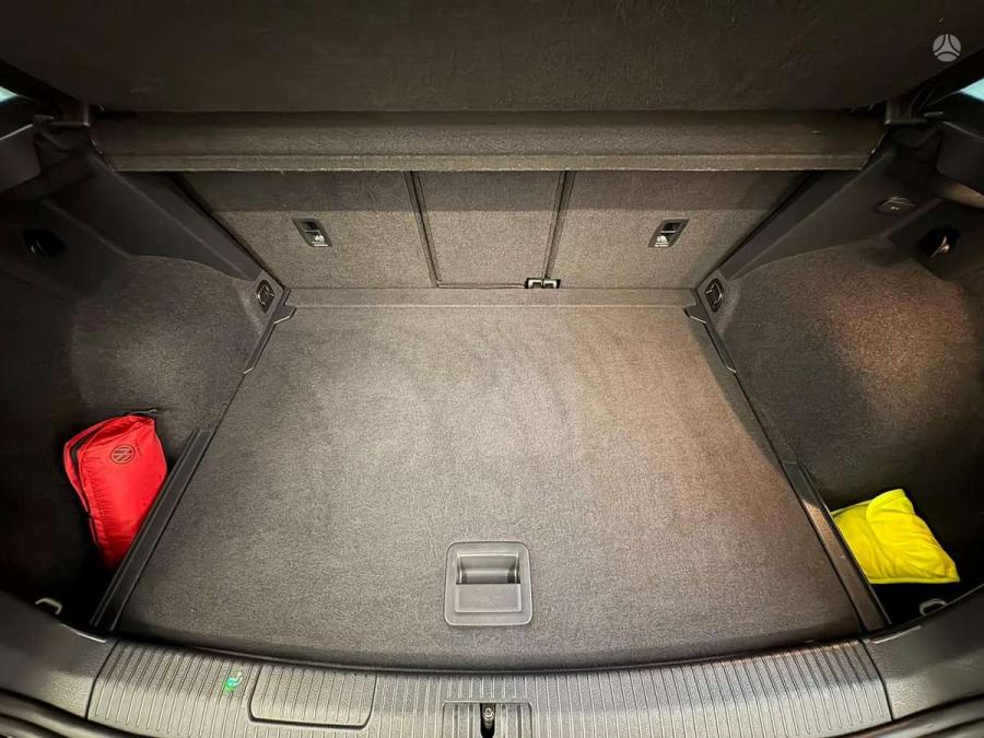 Black Volkswagen Golf Sportsvan 2019 in Marijampole, with an engine capacity of 1.60 L and mileage of 195 thousand km for 11999 €, photo 26 on AUTOMOTO.COM.LV