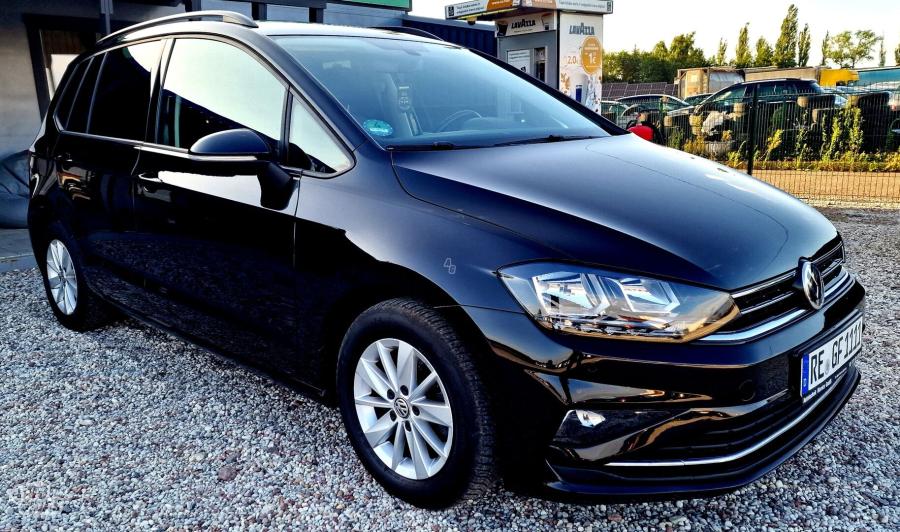 Black Volkswagen Golf Sportsvan 2019 in Kretinga, with an engine capacity of 1.50 L and mileage of 118 thousand km for 14250 €, photo 3 on AUTOMOTO.COM.LV