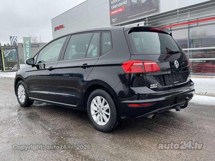 Black Volkswagen Golf Sportsvan 2017 in Viljandi, with an engine capacity of 1.20 L and mileage of 138 thousand km for 8980 €, photo 4 on AUTOMOTO.COM.LV