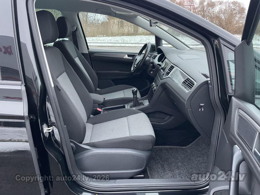 Black Volkswagen Golf Sportsvan 2017 in Viljandi, with an engine capacity of 1.20 L and mileage of 138 thousand km for 8980 €, photo 6 on AUTOMOTO.COM.LV