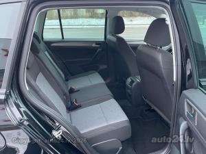 Black Volkswagen Golf Sportsvan 2017 in Viljandi, with an engine capacity of 1.20 L and mileage of 138 thousand km for 8980 €, photo 7 on AUTOMOTO.COM.LV