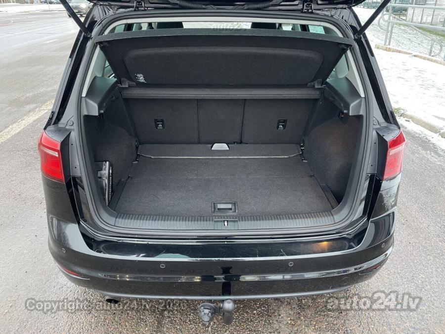 Black Volkswagen Golf Sportsvan 2017 in Viljandi, with an engine capacity of 1.20 L and mileage of 138 thousand km for 8980 €, photo 11 on AUTOMOTO.COM.LV