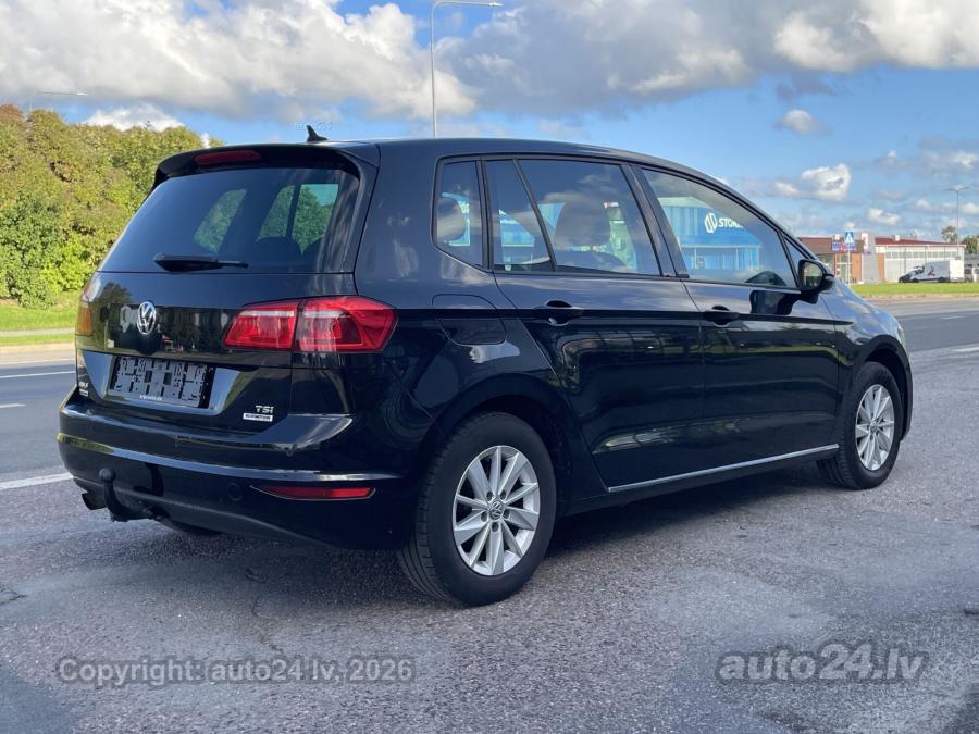 Black Volkswagen Golf Sportsvan 2017 in Viljandi, with an engine capacity of 1.20 L and mileage of 140 thousand km for 7980 €, photo 5 on AUTOMOTO.COM.LV