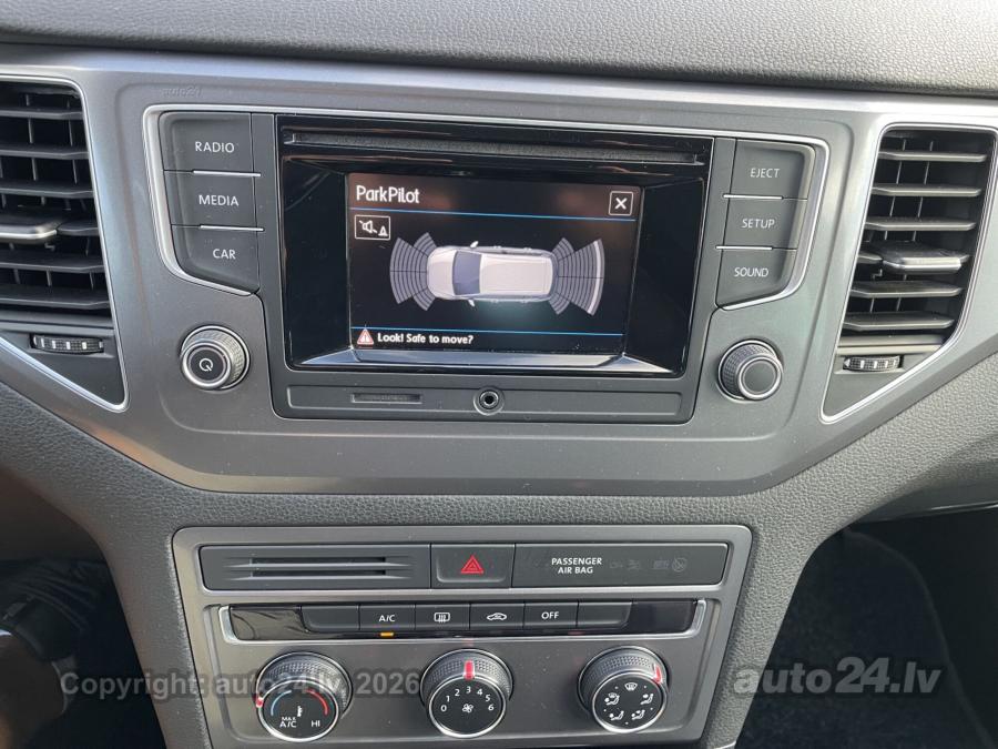Black Volkswagen Golf Sportsvan 2017 in Viljandi, with an engine capacity of 1.20 L and mileage of 140 thousand km for 7980 €, photo 12 on AUTOMOTO.COM.LV