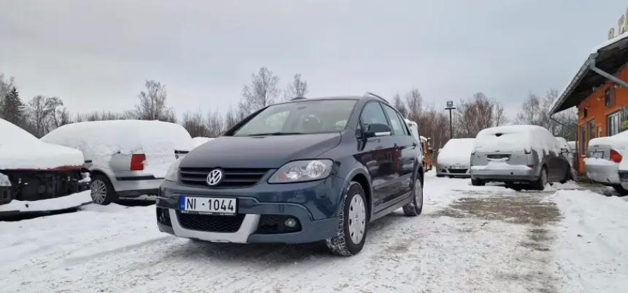 Blue Volkswagen Golf Sportsvan 2007 in Valmiera, with an engine capacity of 2.00 L and mileage of 286 thousand km for 4850 €, photo 8 on AUTOMOTO.COM.LV