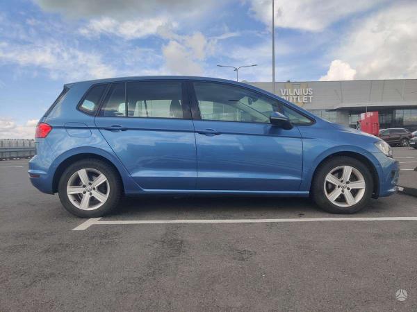 Volkswagen Golf Sportsvan 2014 in Vilnius on AUTOMOTO.COM.LV Blue Volkswagen Golf Sportsvan 2014 in Vilnius, with an engine capacity of 1.40 L and mileage of 130 thousand km for 8500 €, photo 8 on AUTOMOTO.COM.LV