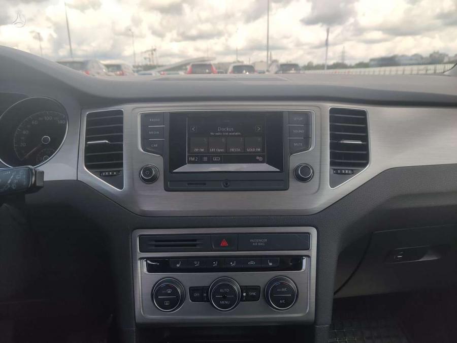 Blue Volkswagen Golf Sportsvan 2014 in Vilnius, with an engine capacity of 1.40 L and mileage of 130 thousand km for 8500 €, photo 17 on AUTOMOTO.COM.LV