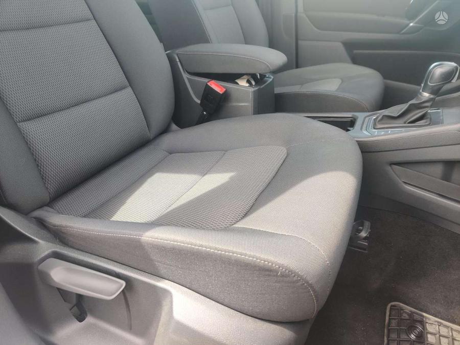 Blue Volkswagen Golf Sportsvan 2014 in Vilnius, with an engine capacity of 1.40 L and mileage of 130 thousand km for 8500 €, photo 21 on AUTOMOTO.COM.LV