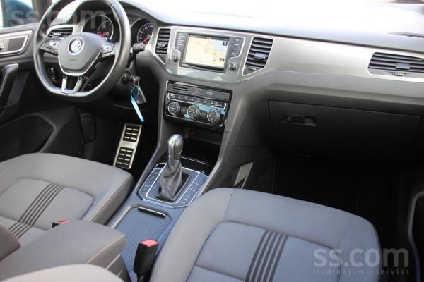 Blue Volkswagen Golf Sportsvan 2016 in Tukums, with an engine capacity of 1.60 L and mileage of 219 thousand km for 9990 €, photo 5 on AUTOMOTO.COM.LV