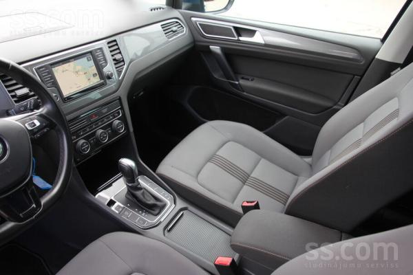 Blue Volkswagen Golf Sportsvan 2016 in Tukums, with an engine capacity of 1.60 L and mileage of 219 thousand km for 9990 €, photo 7 on AUTOMOTO.COM.LV