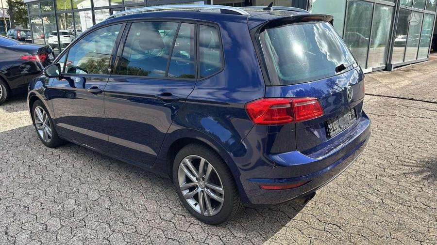 Zils Volkswagen Golf Sportsvan 2017 Marijampole, ar dzinēja tilpumu 1.40 L un nobraukumu 199 tūkst. km par 9650 €, foto 5 vietnē AUTOMOTO.COM.LV