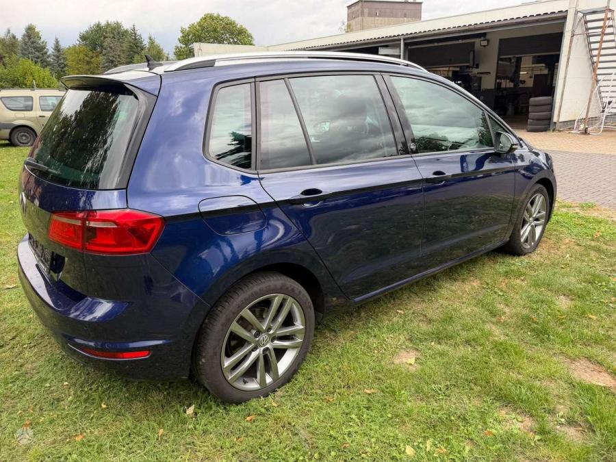 Zils Volkswagen Golf Sportsvan 2017 Marijampole, ar dzinēja tilpumu 1.40 L un nobraukumu 199 tūkst. km par 9650 €, foto 10 vietnē AUTOMOTO.COM.LV