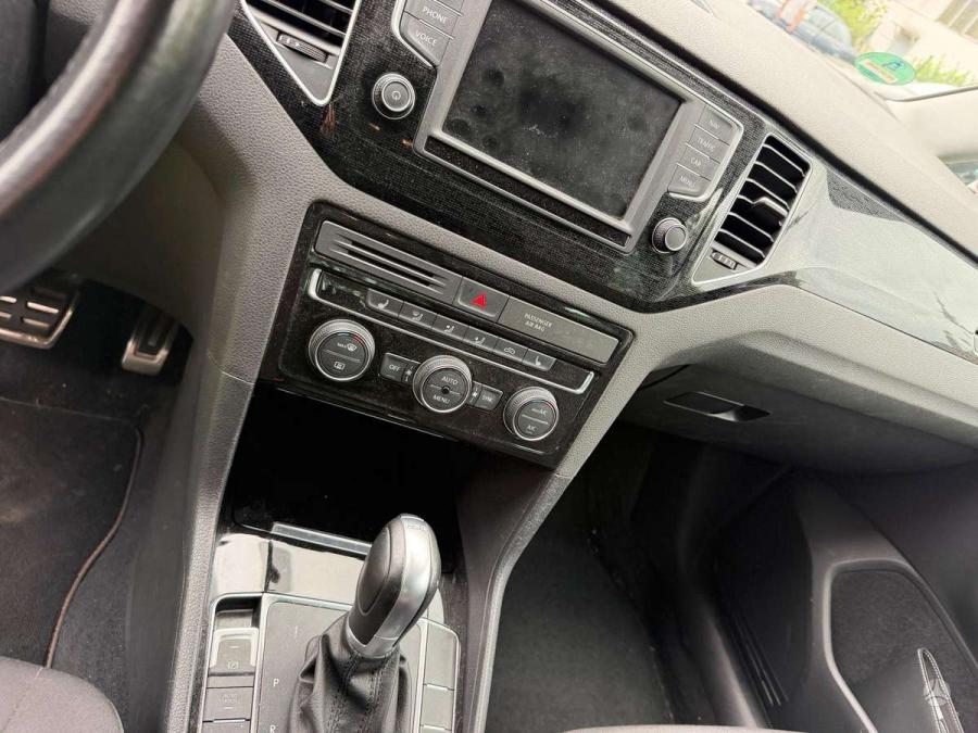 Zils Volkswagen Golf Sportsvan 2017 Marijampole, ar dzinēja tilpumu 1.40 L un nobraukumu 199 tūkst. km par 9650 €, foto 18 vietnē AUTOMOTO.COM.LV
