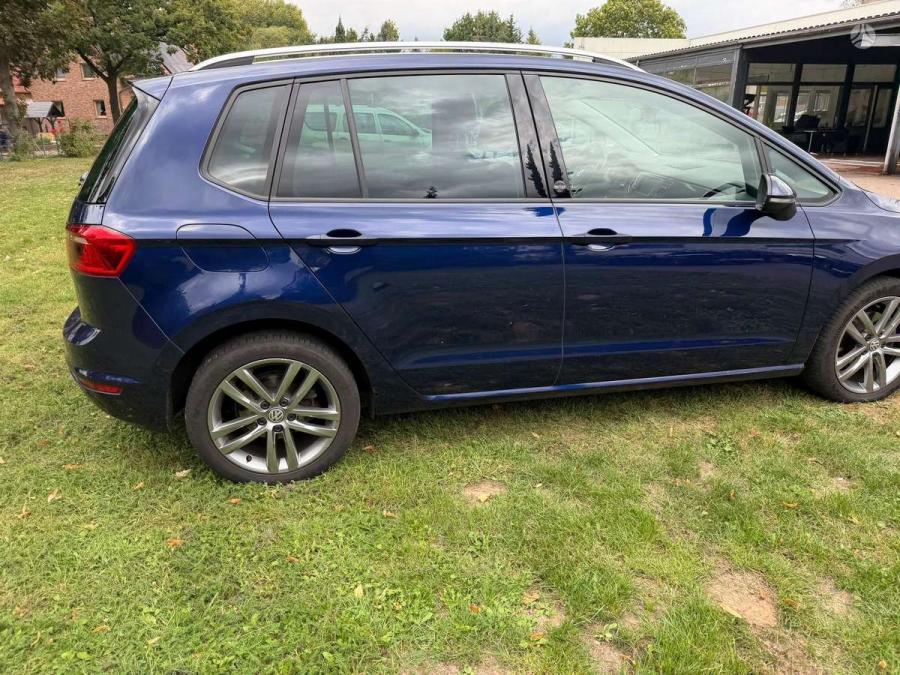 Zils Volkswagen Golf Sportsvan 2017 Marijampole, ar dzinēja tilpumu 1.40 L un nobraukumu 199 tūkst. km par 9650 €, foto 22 vietnē AUTOMOTO.COM.LV
