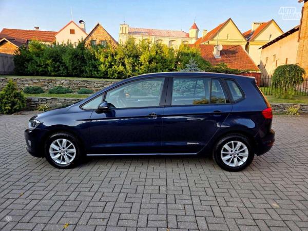 Blue Volkswagen Golf Sportsvan 2016 in Vilnius, with an engine capacity of 1.20 L and mileage of 100 thousand km for 8399 €, photo 4 on AUTOMOTO.COM.LV