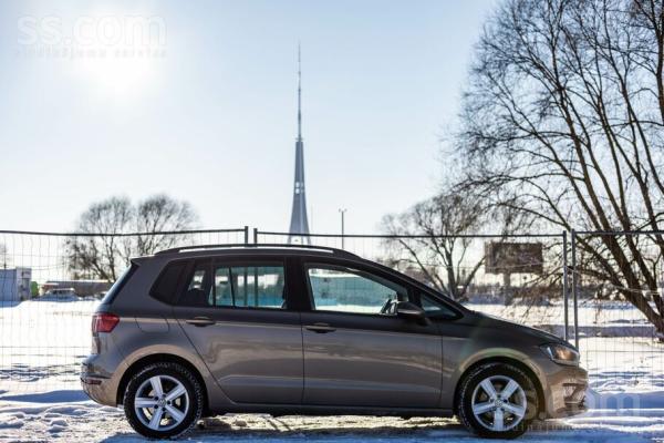 Brūns Volkswagen Golf Sportsvan 2014 Rīga, ar dzinēja tilpumu 1.60 L un nobraukumu 198 tūkst. km par 7490 €, foto 5 vietnē AUTOMOTO.COM.LV