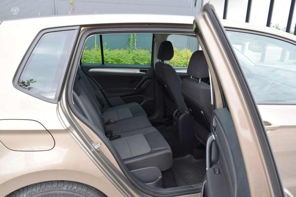 Brown Volkswagen Golf Sportsvan 2015 in Vilnius, with an engine capacity of 1.60 L and mileage of 267 thousand km for 6850 €, photo 9 on AUTOMOTO.COM.LV