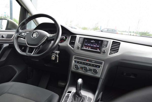 Brown Volkswagen Golf Sportsvan 2015 in Vilnius, with an engine capacity of 1.60 L and mileage of 267 thousand km for 6850 €, photo 10 on AUTOMOTO.COM.LV